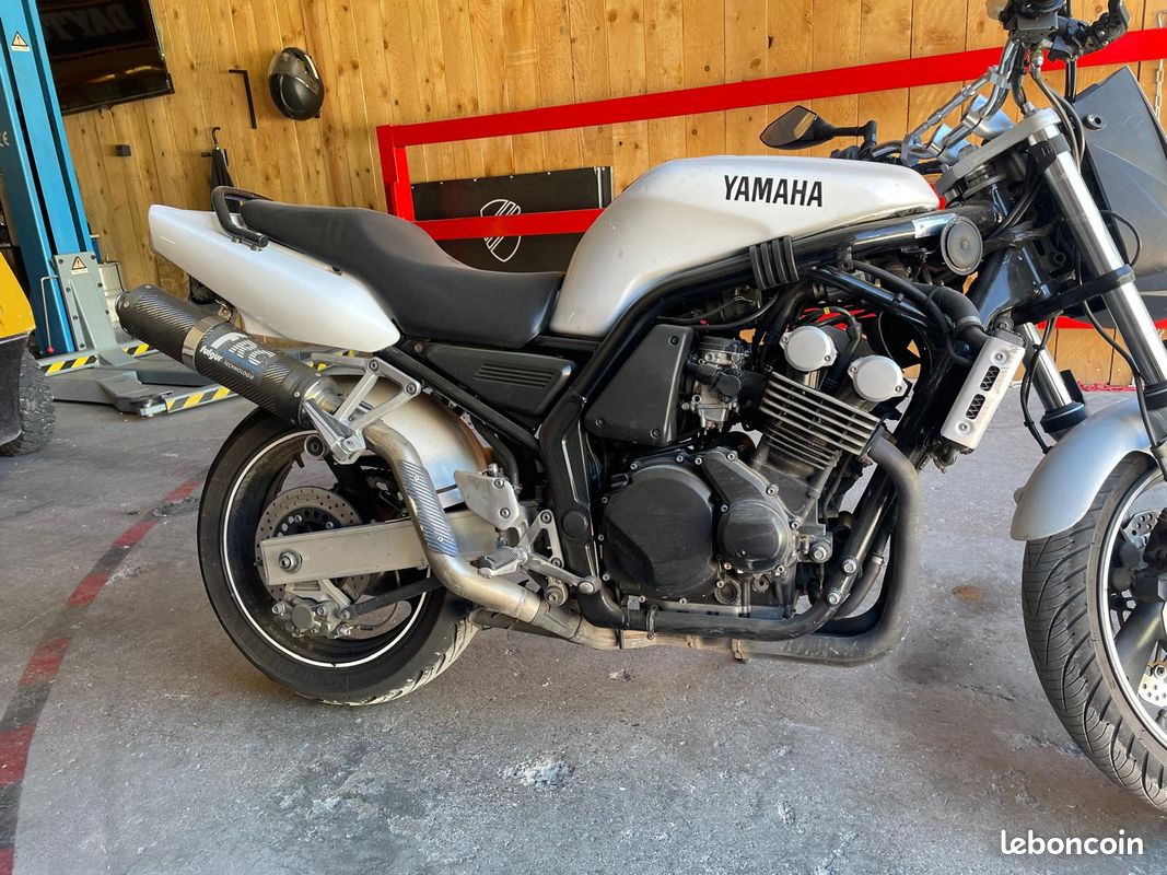 Yamaha fzs 600 - Motos