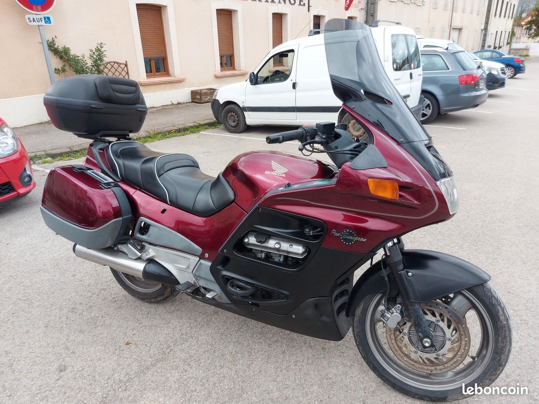 Honda Pan- Européan 1100 st - Motos