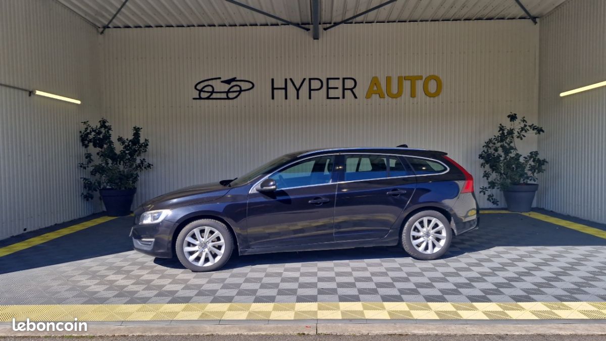 Volvo V60 BUSINESS d4 190 ch stopstart geartronic 8 momentum - Voitures