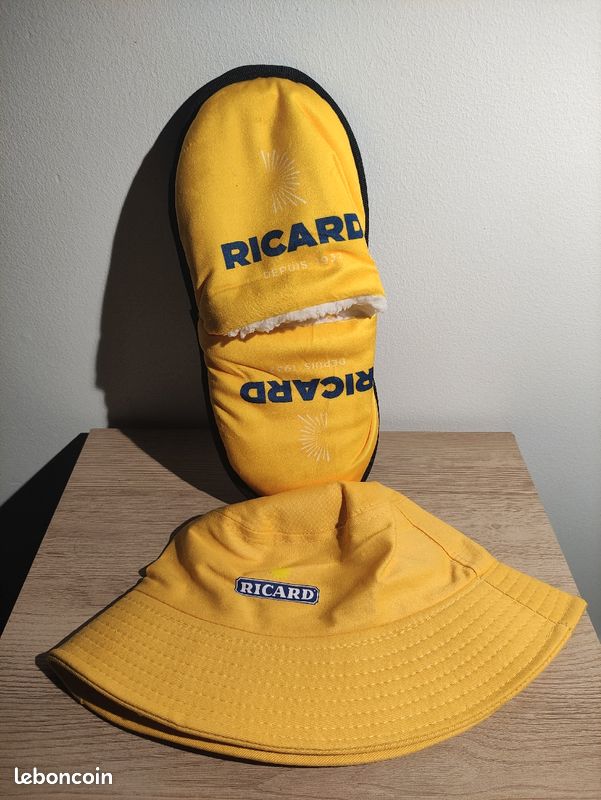Lot divers Ricard Casquette + plaque - Collection