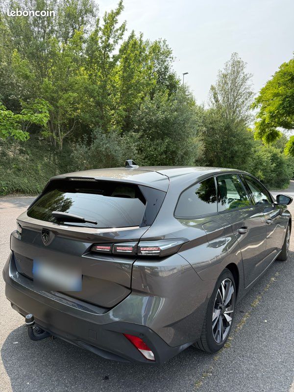 PEUGEOT 308 SW PHEV 180 e-EAT8 Allure - Voitures