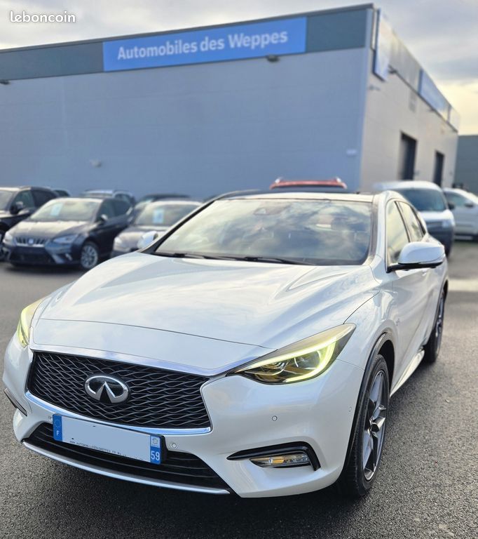 Infinity Q30 2.2 170 Premium Tech - Voitures