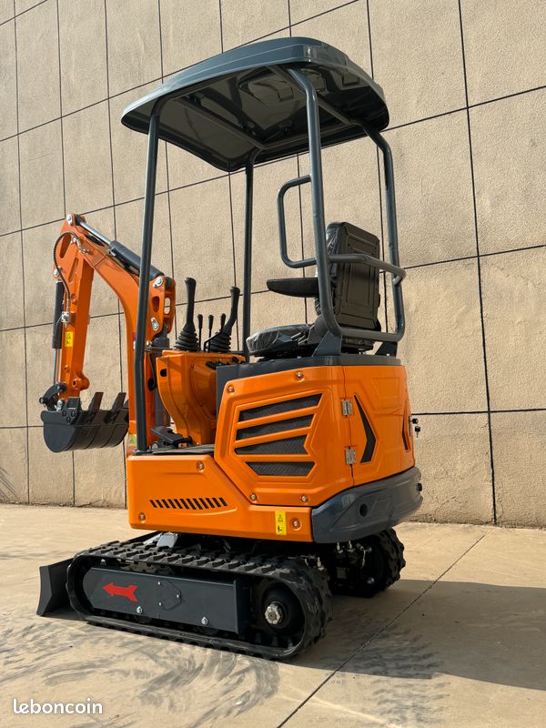Mini Pelle Neuve 1.2T - KUBOTA - 3 GODETS - Livraison chez vous - BTP ...