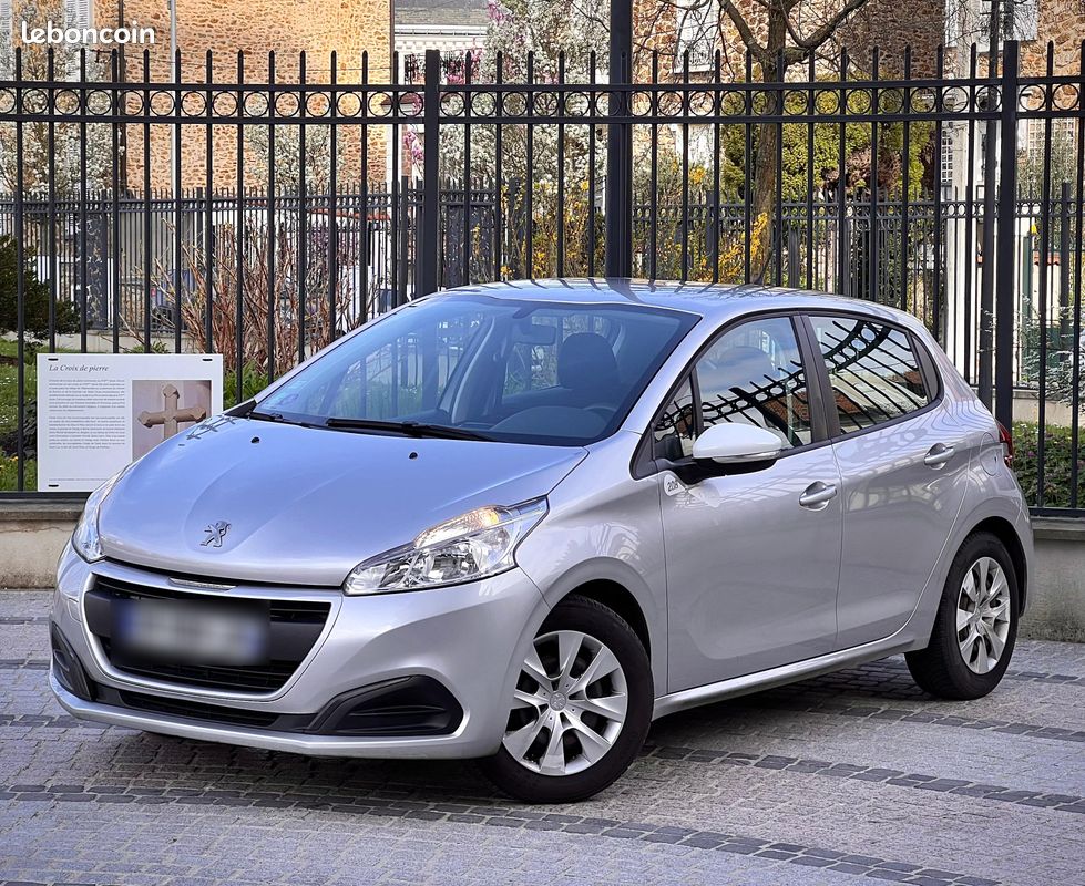 Peugeot 208 Phase II 1.2 VTI PureTech 68CH LIKE 4CV 2017 - Voitures