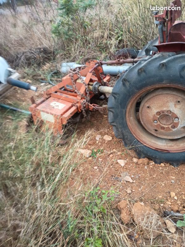 Tracteur MASSEY FERGUSON - Matériel agricole