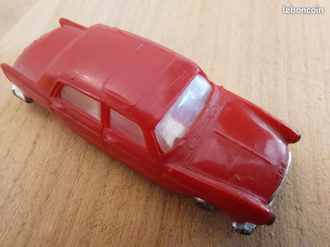 Peugeot 404 micro miniature Norev - Collection