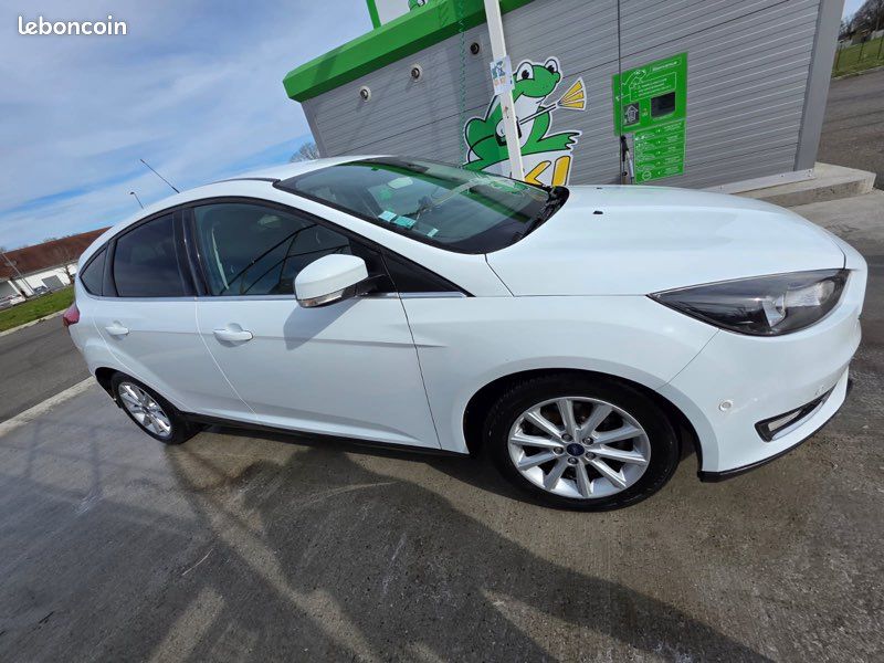Ford focus 3 titanium 1l / 156500kms / 125cv - Voitures
