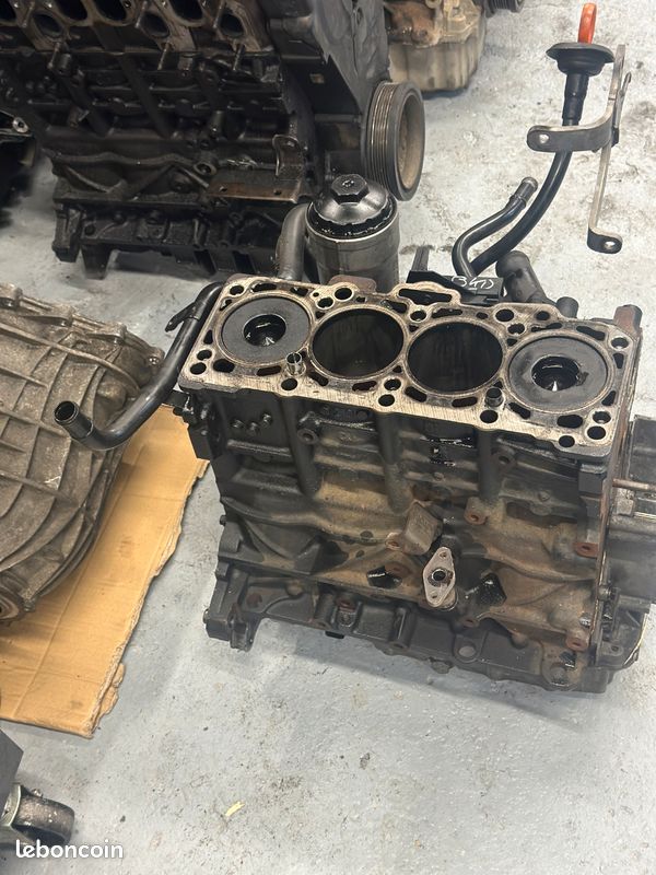 Bas moteur 2.0 tdi BKD BKP AZV AUDI VW SEAT SKODA - Équipement auto