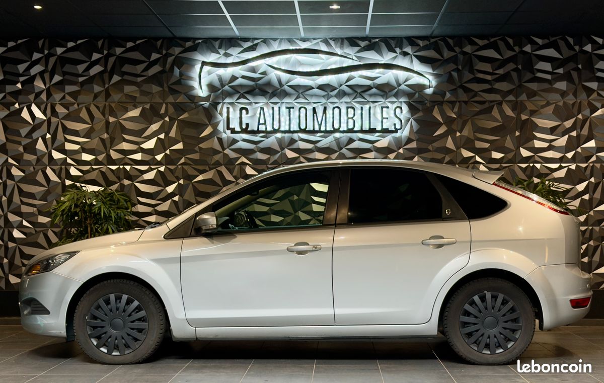 Ford focus / 2.0 tdci ghia / 110ch / boite auto / caméra / régulateur ...