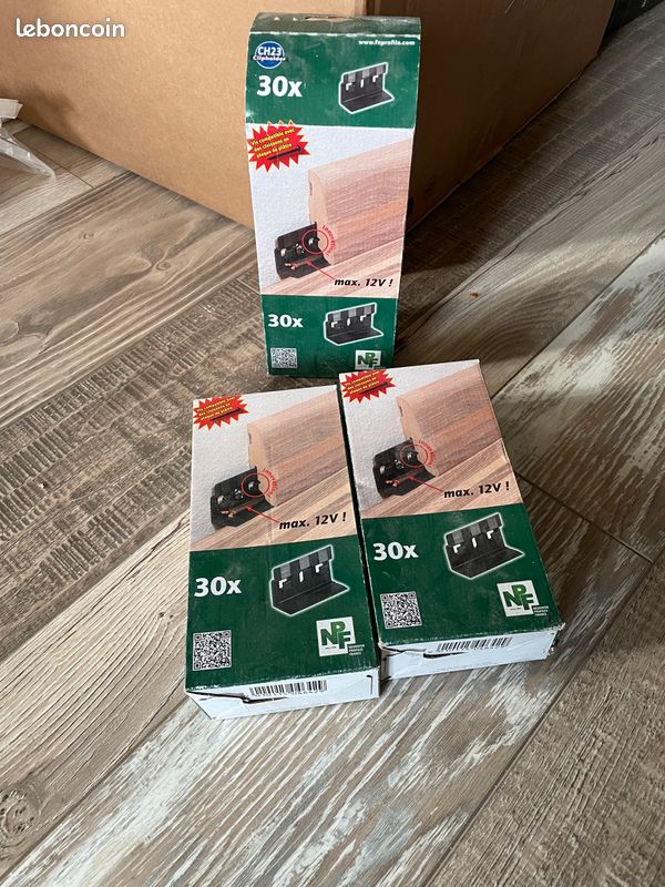 Lot clips fixation plinthes - Bricolage