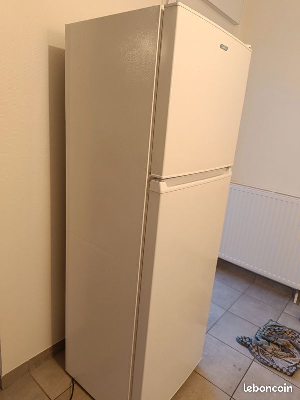 Réfrigérateur- congélateur 290L - Électroménager