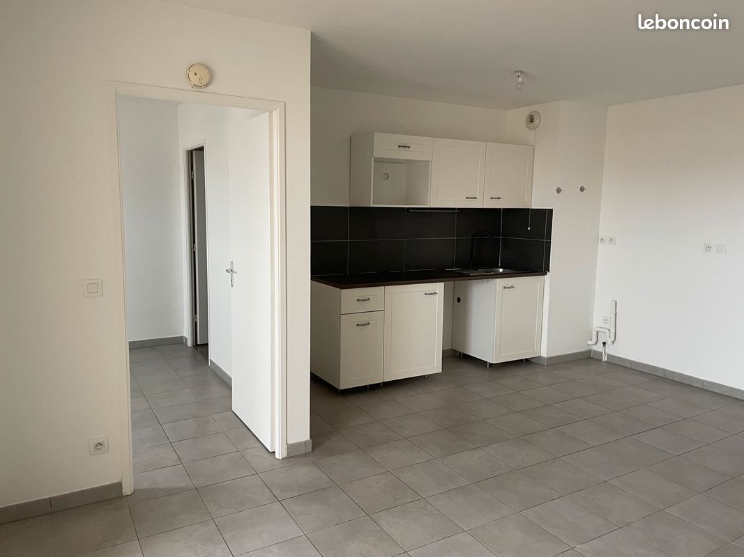 Appart. T2 de 41m2, avec terrasse et parking au sous sol - Locations