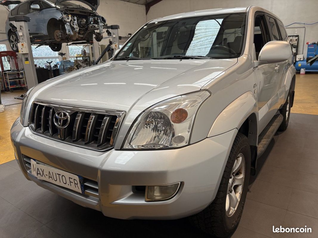 Toyota Land Cruiser (2) 165 D-4D VX BVA 1ere MAIN - Voitures