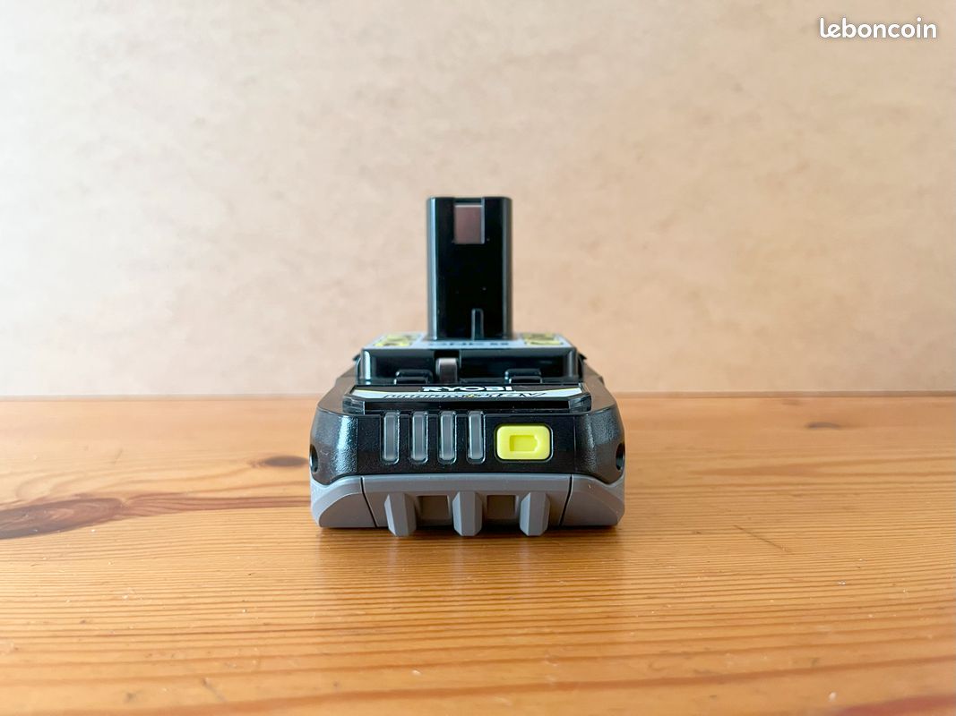 Batterie RYOBI 18V 2.0Ah RB1820C avec indicateur de charge - Bricolage