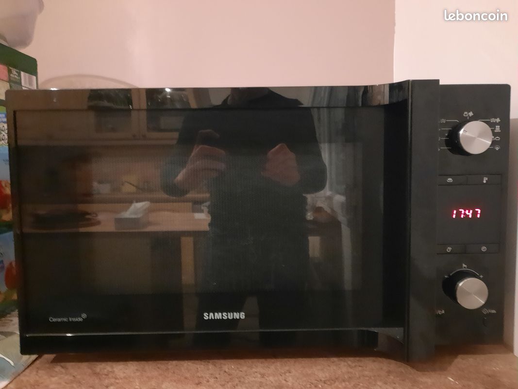 Four micro ondes combiné Samsung 45L - Électroménager