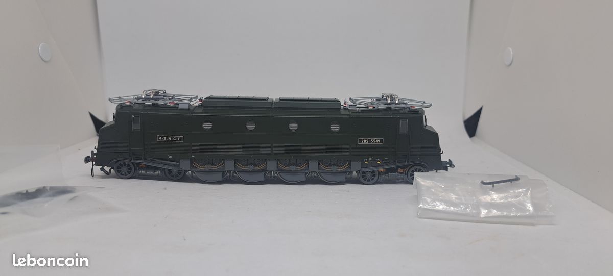 Train locomotive 2D2 5549 JOUEF HJ 2164 - Modélisme