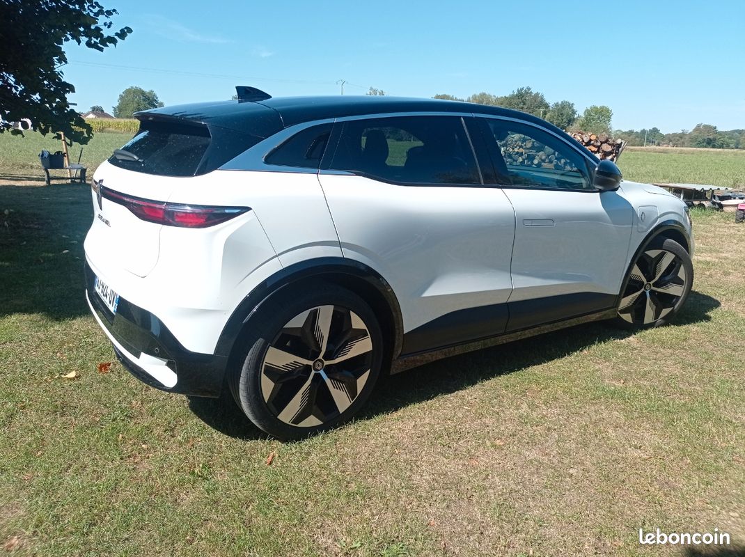 Renault Mégane EV60 220 CV - Voitures
