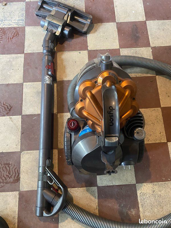 Aspirateur Dyson DC19 - Électroménager