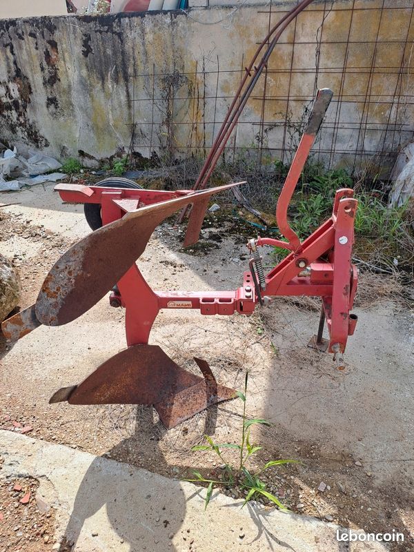 Charrue 1 soc reversible - Matériel agricole