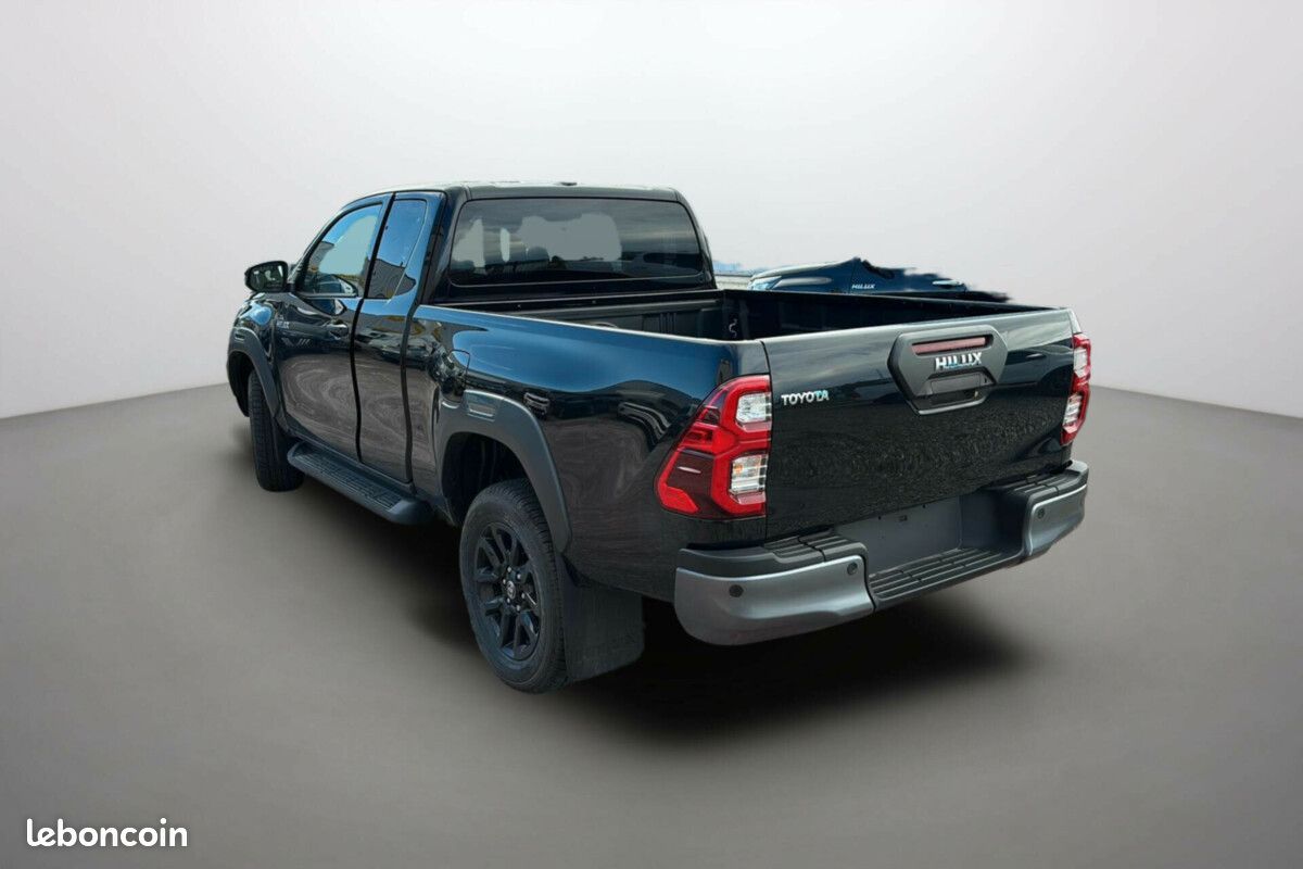 Toyota Hilux X-TRA D-4D 204 BVA INVINCIBLE-2% - Voitures