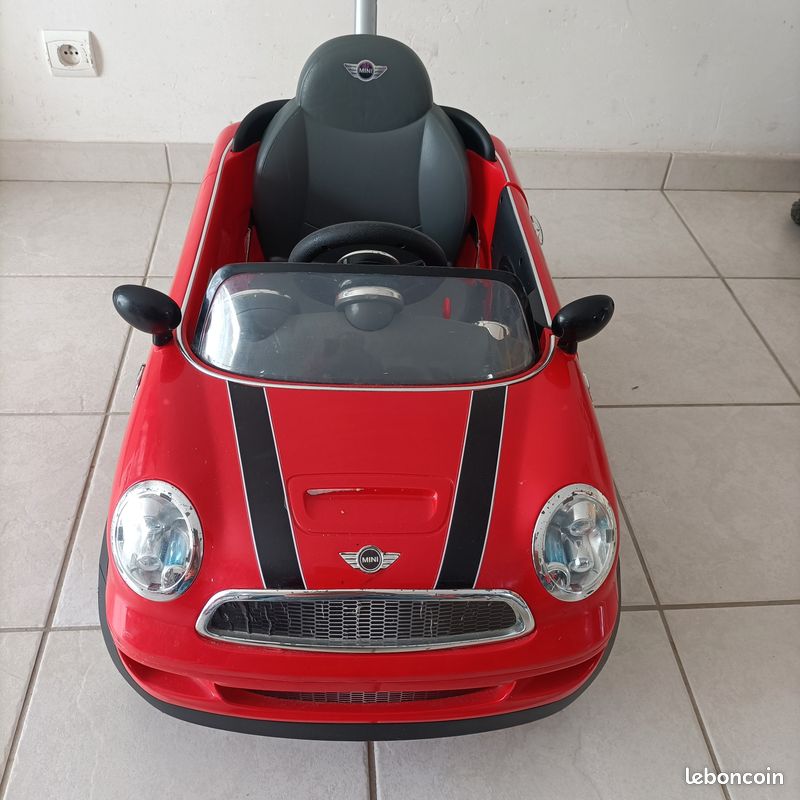 Voiture a pédales pour enfant - Jeux & Jouets