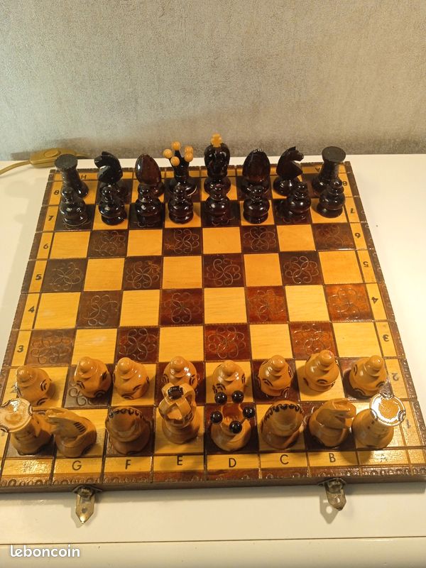 Très bon jeu d'échecs 32 pions - Collection