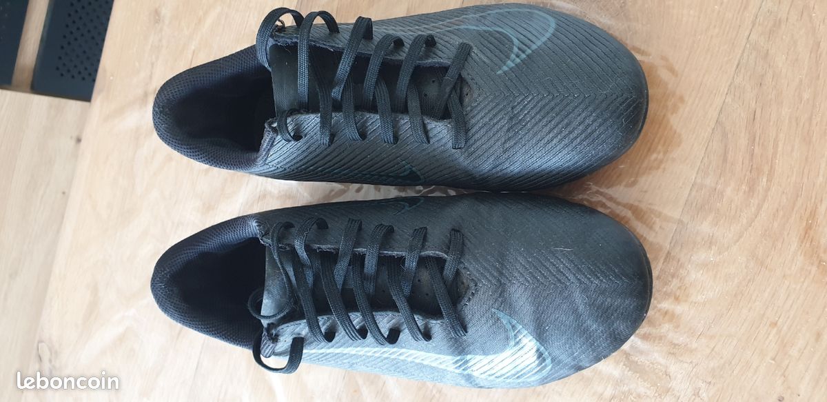 Chaussures de foot 37,5 - Sport & Plein air