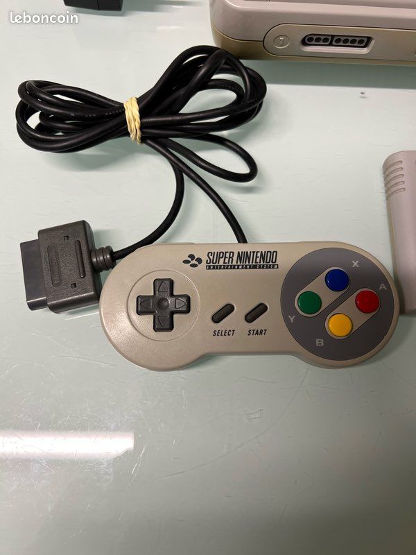 Super Nintendo SNES + 1 manette + le jeu Lemmings - Consoles
