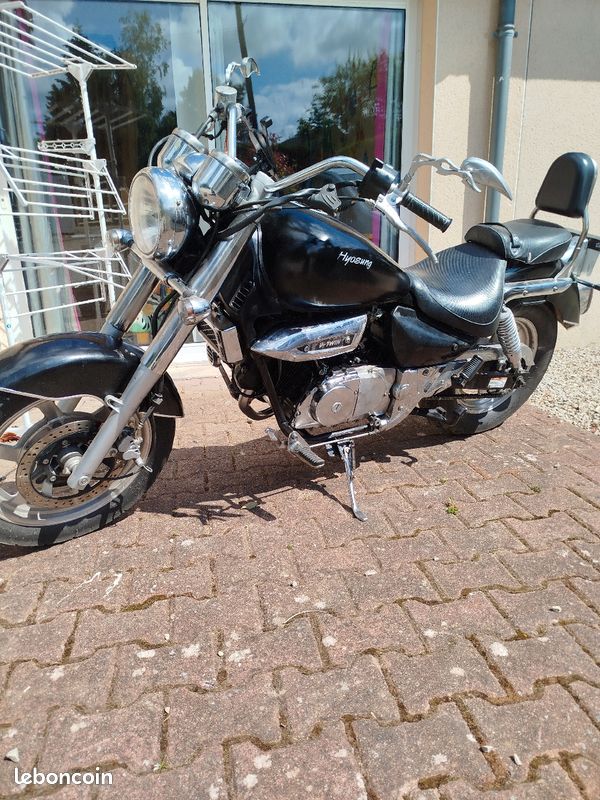 Hyosung gv 125 pour pièces - Motos