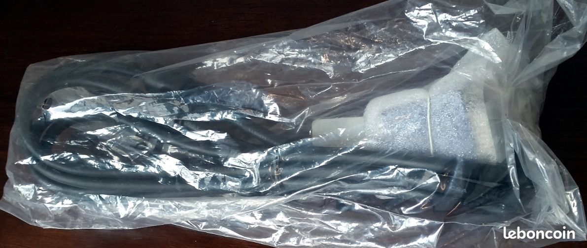 Cable VGA - 1,60m NEUF inclus par fabricant TV - Accessoires informatique