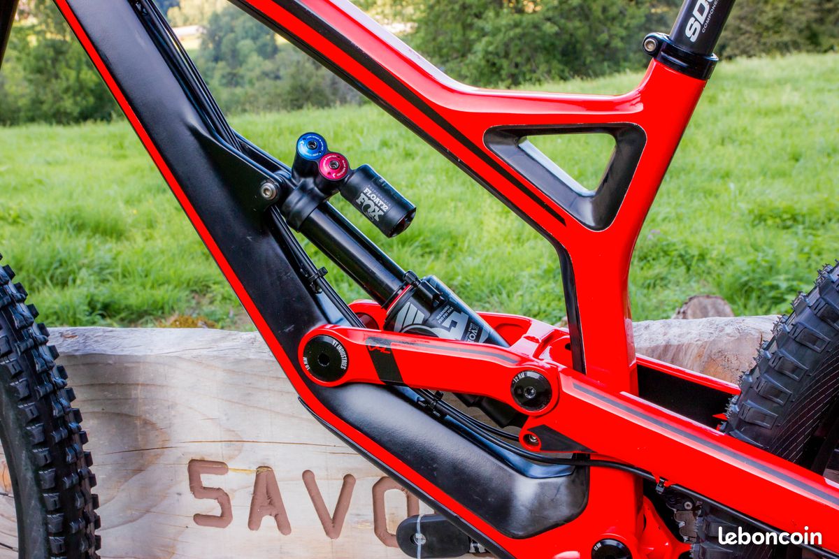 DH yt tues pro carbone M rouge reconditionné - Vélos