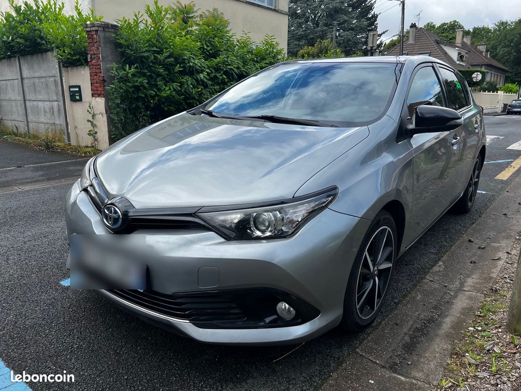 Toyota auris 136h collection - Voitures