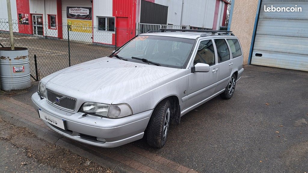Volvo v70 2.4l 140 cv - Voitures