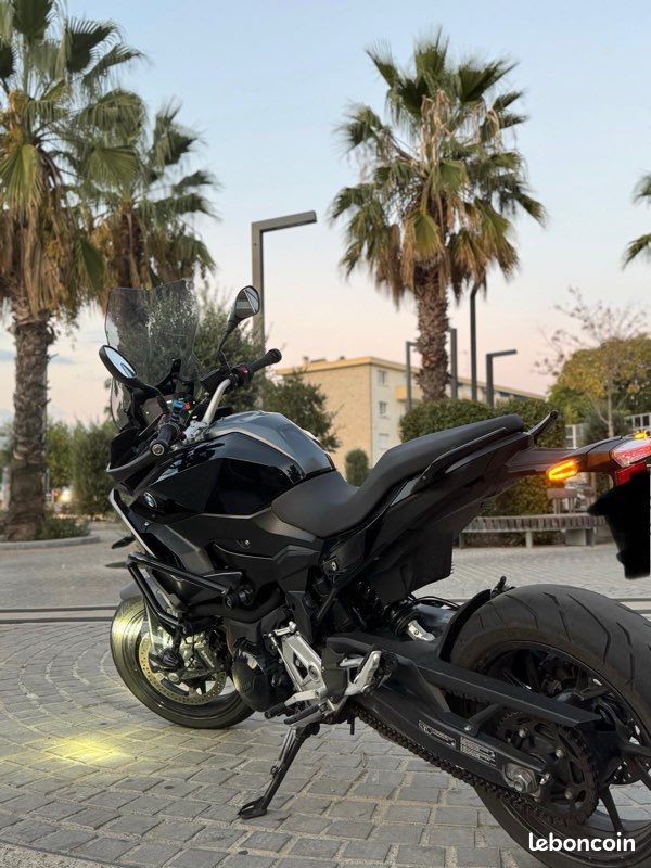 F900 XR Triple Black 2022 - Motos