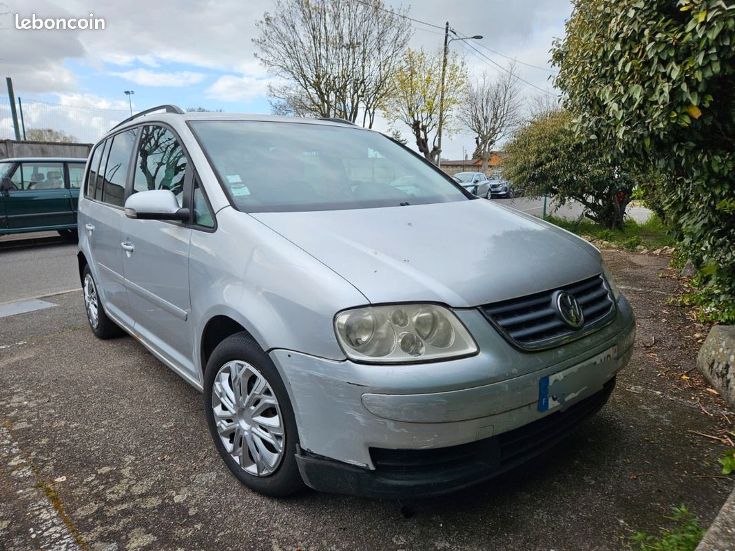 Volkswagen Touran 2.0 TDI 7 places - Voitures