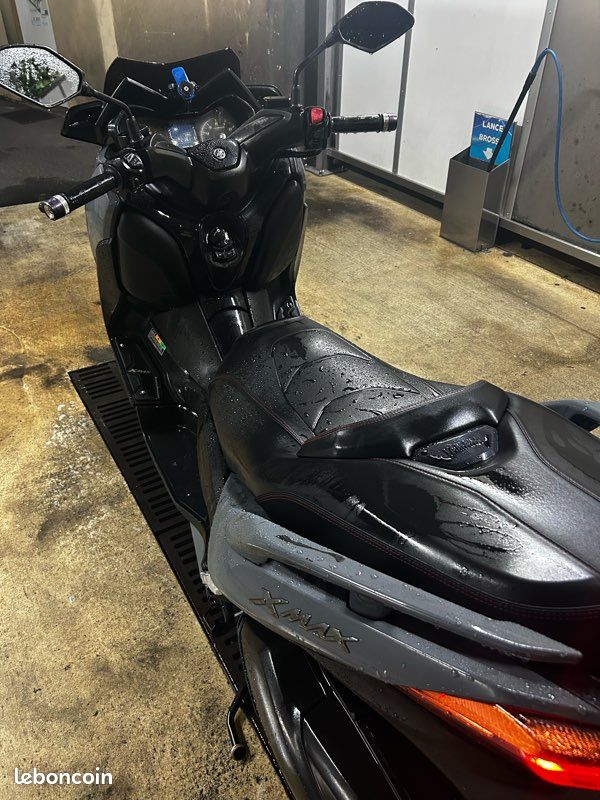 XMAX 300 Tech Max gris nardo 2021 - Motos