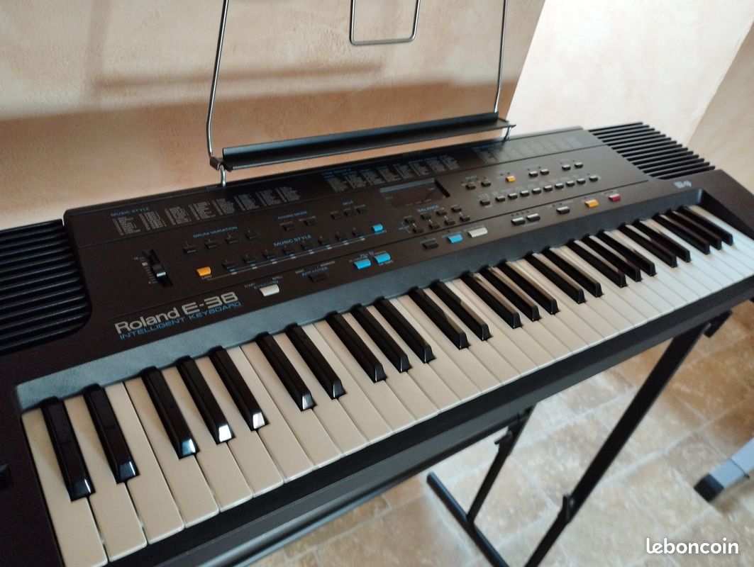 Clavier Rolland E38 - Instruments de musique