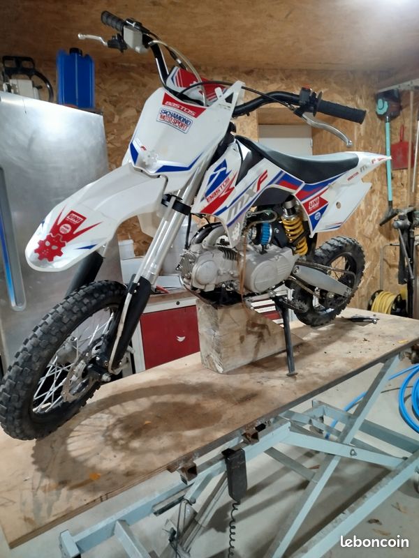 Bastos 125 MXF - Motos