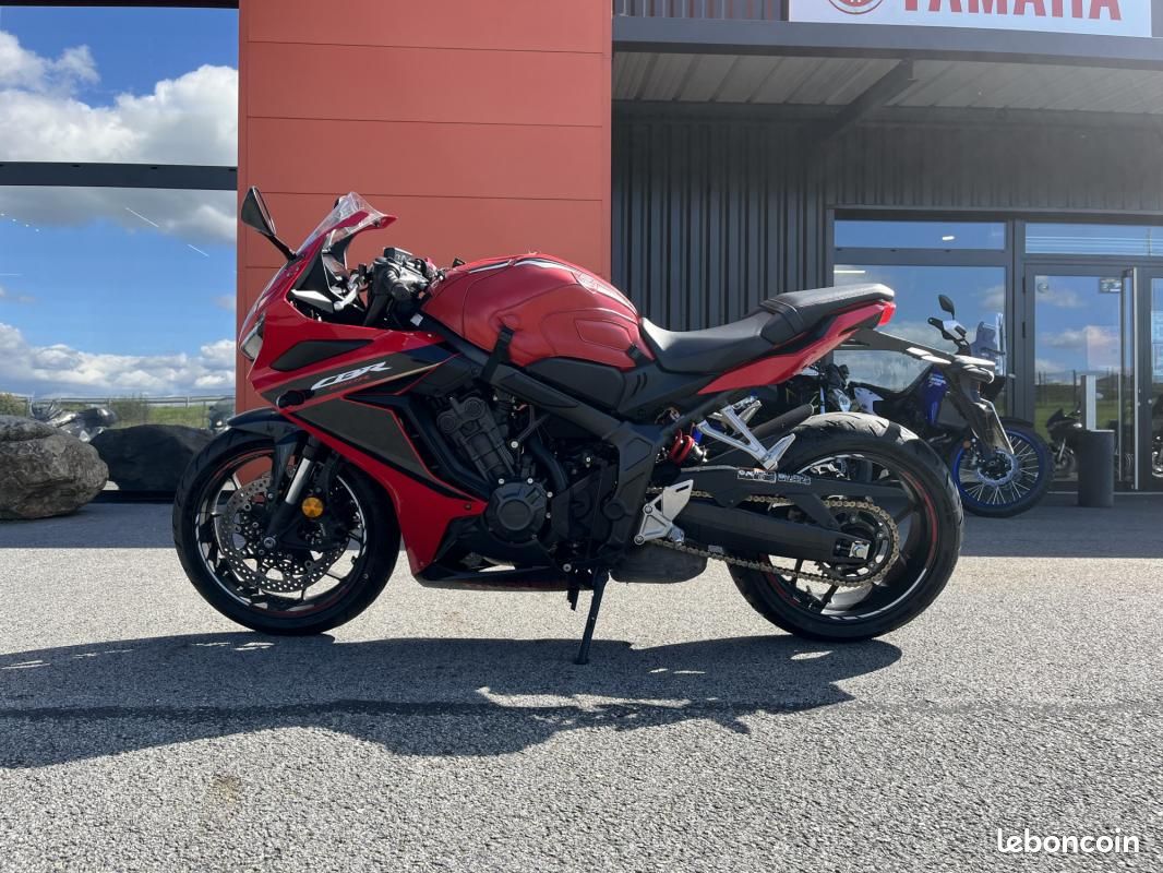 Honda CBR 650 R - Motos