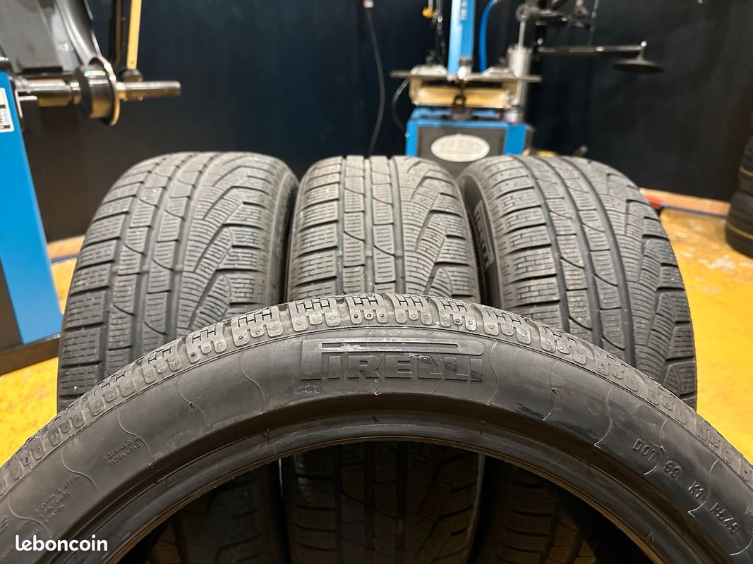 4 pneus Pirelli 225/45/R18 95V Runflat - Équipement auto
