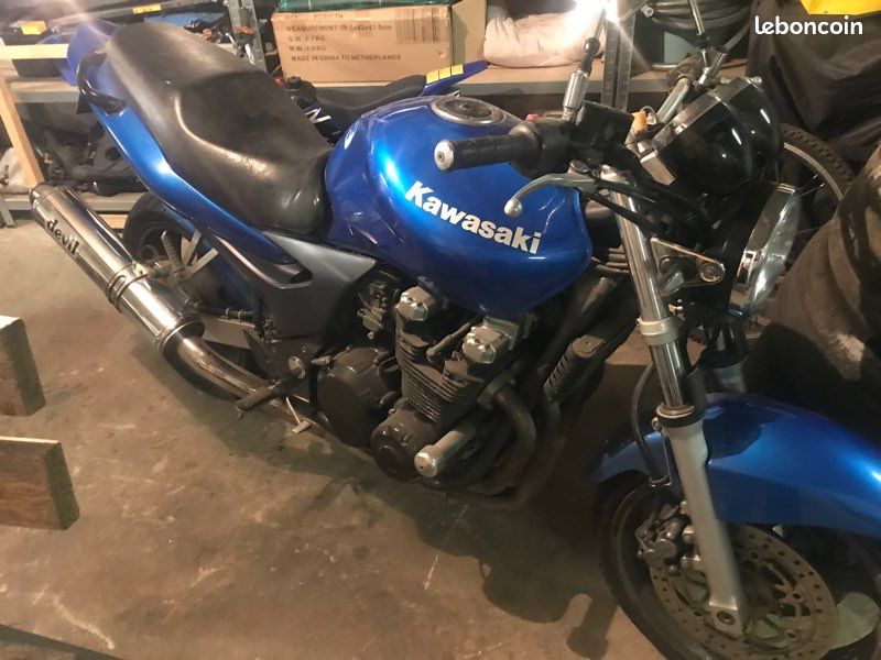 Kawasaki 750 zr7 - Motos