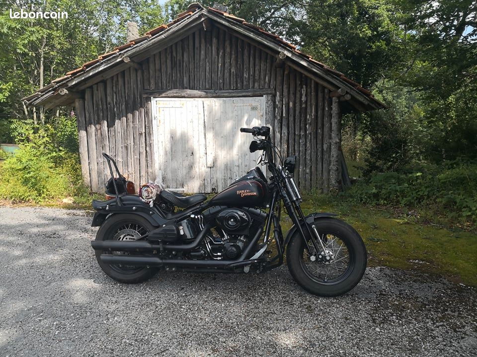 Harley davidson softail cross bones - Motos