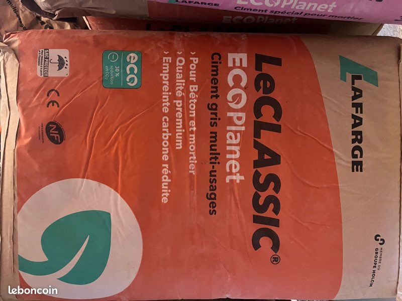 Sac ciment Lafarge et multibat - Bricolage