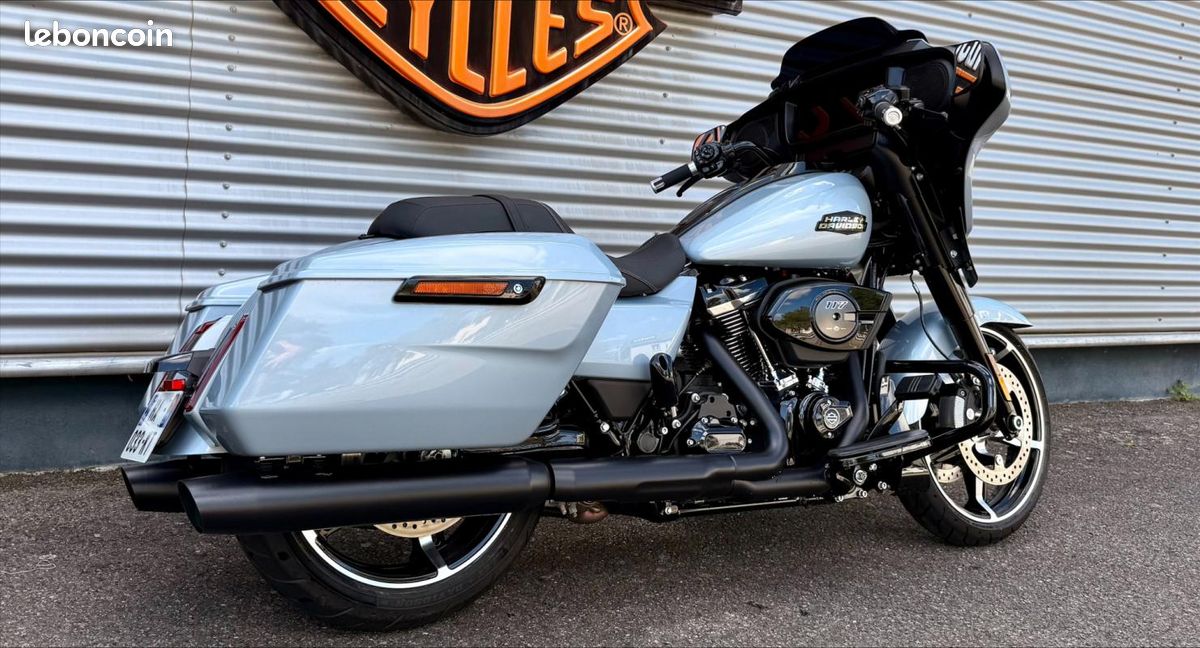 Harley Davidson TOURING STREET GLIDE 1923 - Motos
