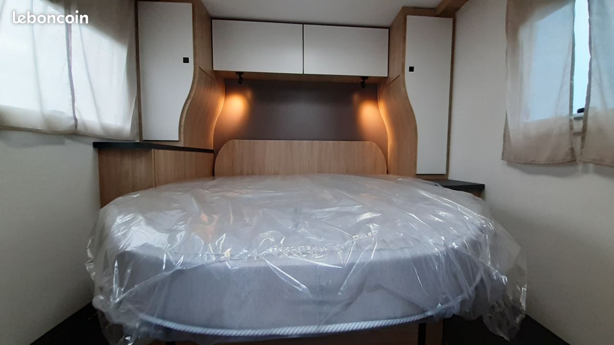 Camping car profilé Chausson 798 Anniversary Line boite auto lit ...