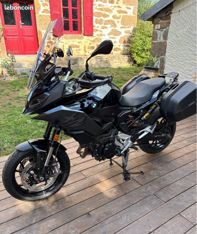 BMW F900 XR full triple black nombreuses options - Motos