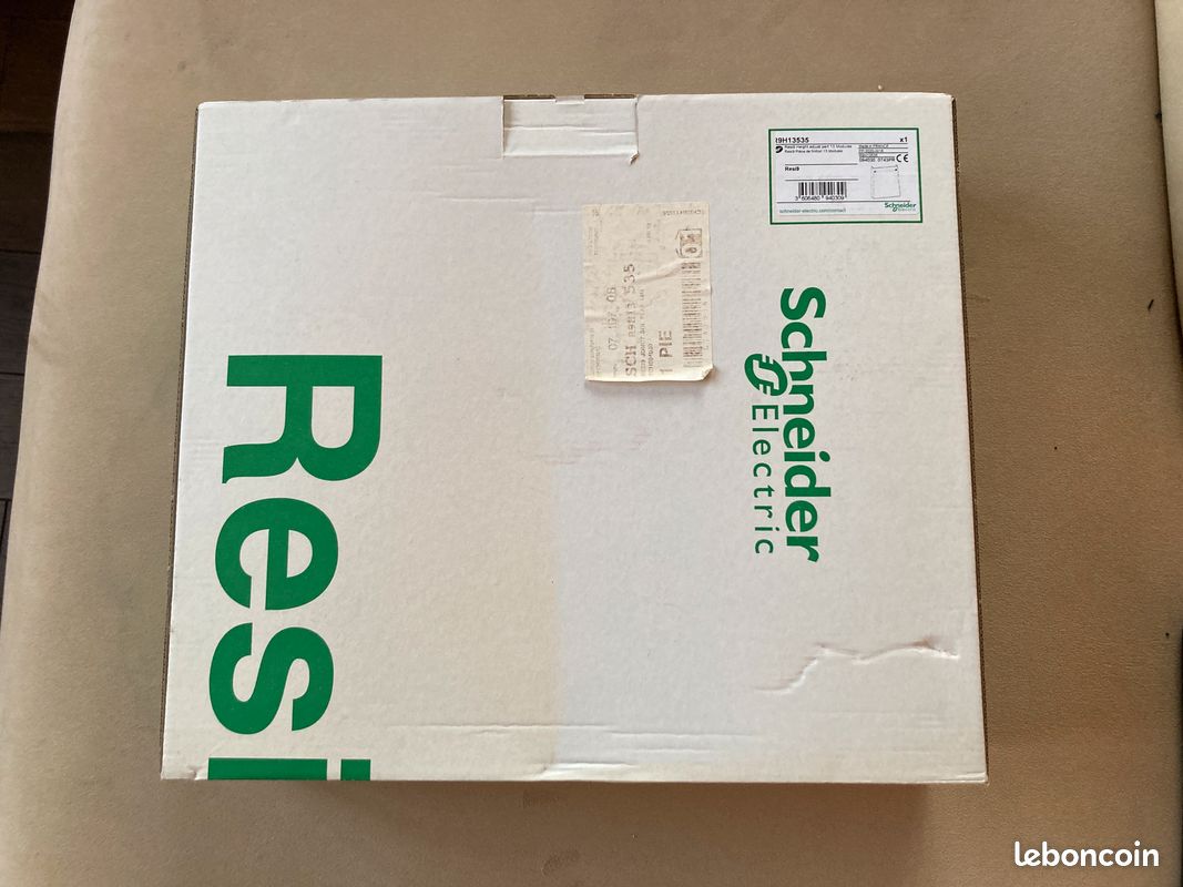 Schneider Resi9 - piece de jonction sol/plafond goulotte 13M - Bricolage