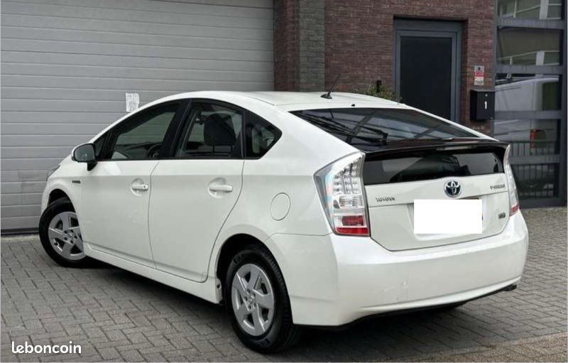 TOYOTA Prius III - Dynamic - 136H - Voitures