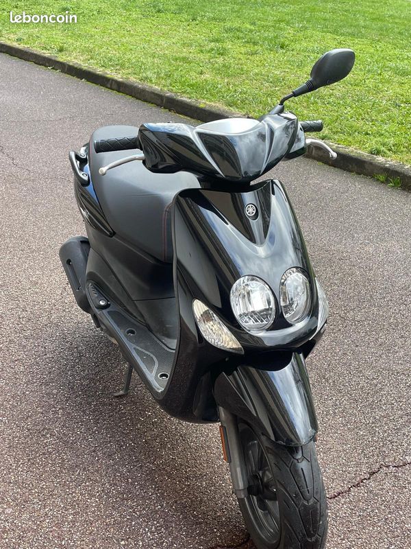 Yamaha Neos 4T 2018 - Seulement 8 400 km - Très bon état - Motos