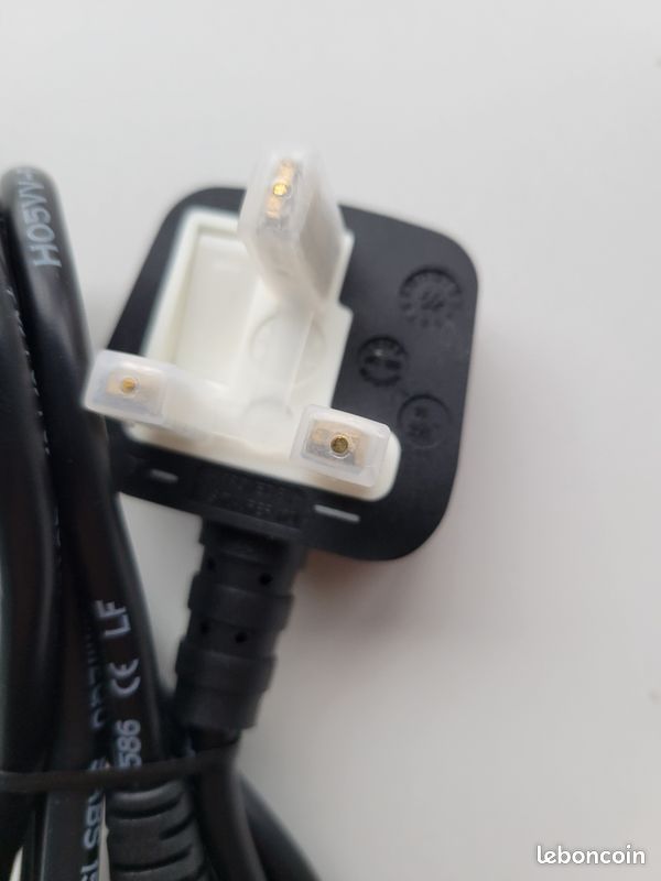 Cable alimentation prise anglaise neuf - Accessoires informatique
